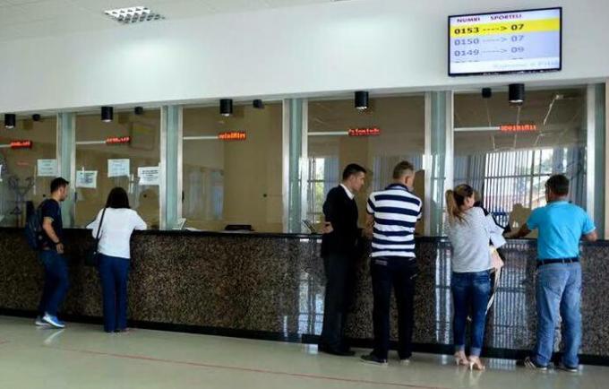 Bank/Government LCD Counter Ticket Kiosk Based Queue Management System